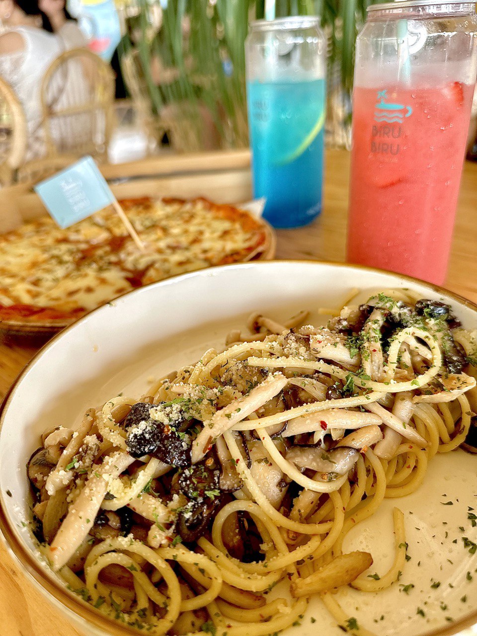 Biru Biru On The Island - Kafe 'vibes' Bali di Penang! | KakiTravel.net